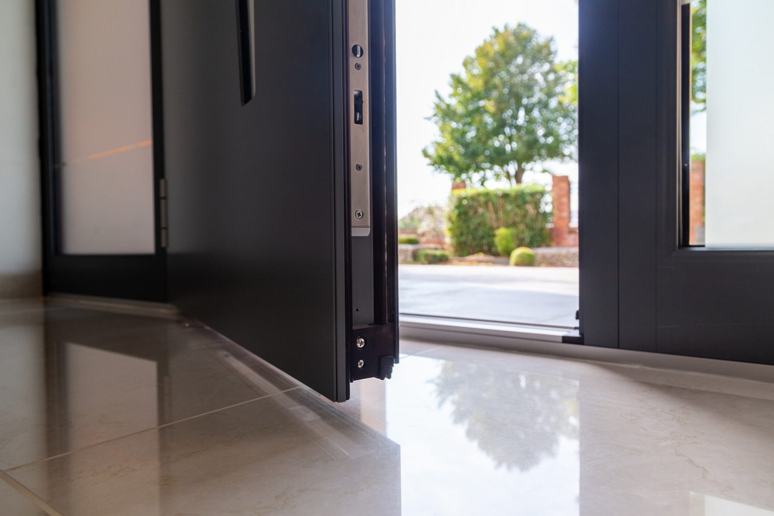 Smart Home Doors: Advanced Smart Locks for Enhanced Security and ...