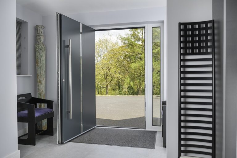 Contemporary Series Aluminium Entrance Doors : Spitfire Doors UK